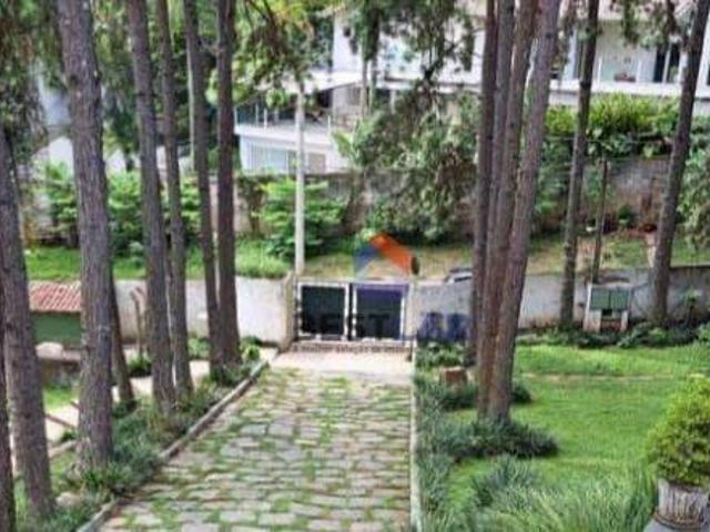 Casa para Venda e Locação, no Condomínio Fazendinha, na Granja Viana, em Cotia, Sp