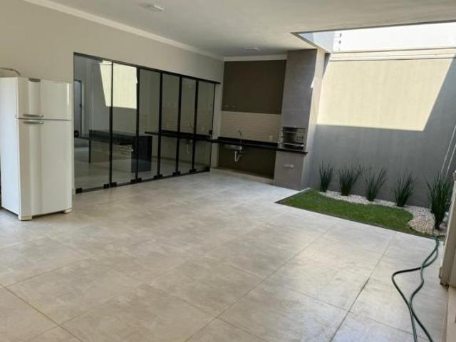 Casa para venda e locação no bairro Meneghetti