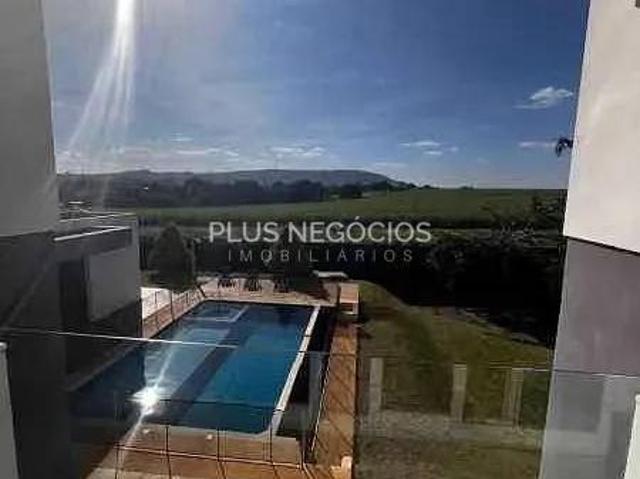 Casa para venda e locação, Refúgio de Luxo no Condomínio Lago Azul Golf Clube: Seu Novo Endereço Exc