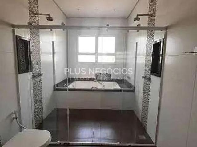 Casa para venda e locação, Refúgio de Luxo no Condomínio Lago Azul Golf Clube: Seu Novo Endereço Exc