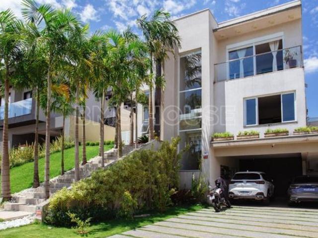 Casa para Venda em Cotia, Granja Viana, 3 dormitórios, 3 suítes, 6 banheiros, 4 vagas