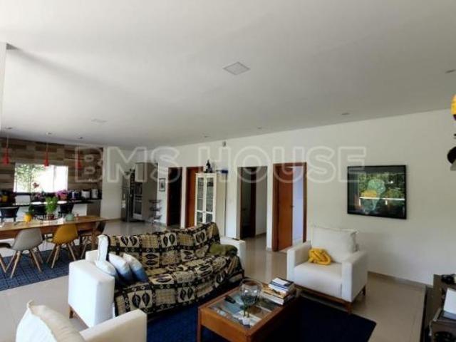 Casa para Venda em Cotia, Granja Viana, 3 dormitórios, 3 suítes, 6 banheiros, 4 vagas
