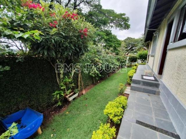 Casa para Venda em Cotia, Granja Viana, 3 dormitórios, 2 suítes, 3 banheiros, 4 vagas