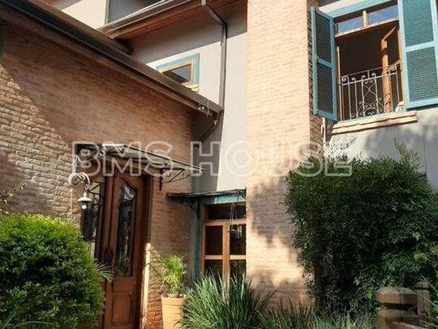 Casa para Venda em Cotia, Granja Viana, 4 dormitórios, 2 suítes, 5 banheiros, 4 vagas