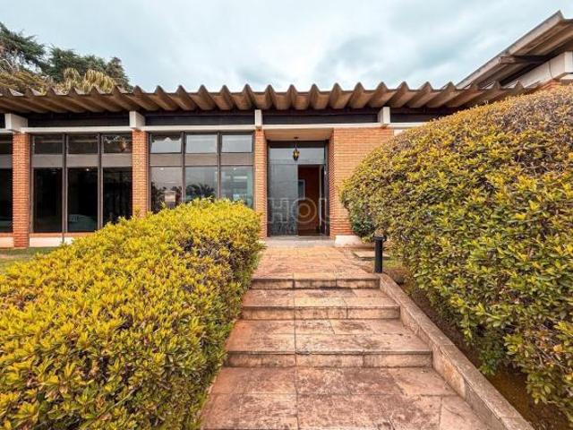 Casa para Venda em Cotia, Granja Viana, 4 dormitórios, 4 suítes, 6 banheiros, 6 vagas