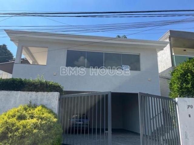 Casa para Venda em Cotia, Parque São Paulo, 3 dormitórios, 1 suíte, 3 banheiros, 6 vagas
