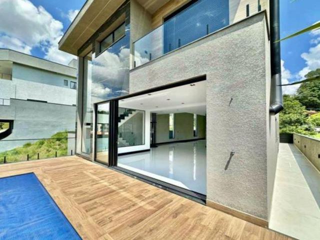 Casa para Venda em Cotia/SP 4 Dorm. 440 m2 Área Útil