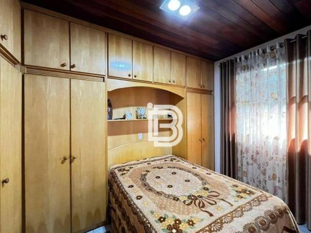 Casa para venda em Colônia de 260.00m² com 2 Quartos e 4 Garagens