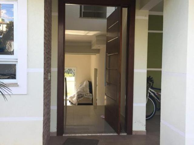 Casa para venda em Condomínio Vivenda das Cerejeiras de 258.00m² com 3 Quartos, 3 Suites e 4 Garagen