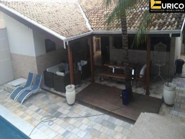 Casa para venda em Condomínio Vivenda das Quaresmeiras de 295.00m² com 3 Quartos, 2 Suites e 4 Garag