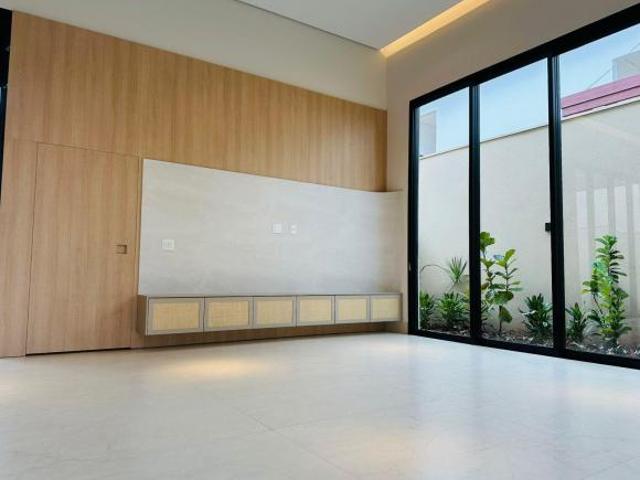 Casa para venda em Condomínio Alphaville 2 de 192.00m² com 3 Quartos, 3 Suites e 2 Garagens