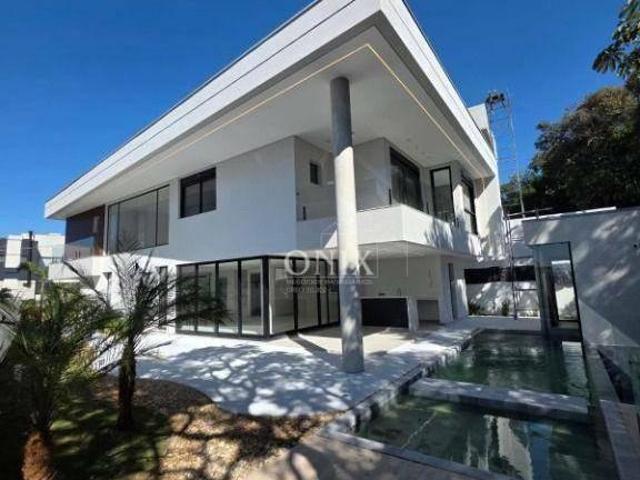 Casa para venda em Condomínio Aruã Brisas de 435.00m² com 4 Quartos e 4 Suites