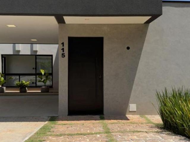 Casa para venda em Condomínio em Atibaia á apenas 5 minutos do Centro em meio a muita área verde