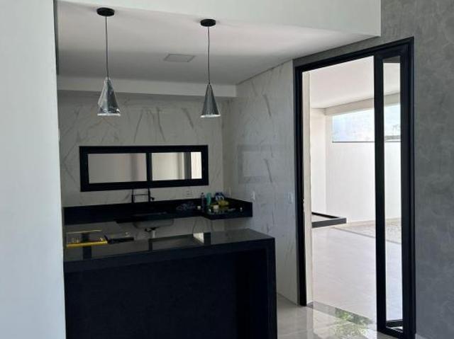 Casa para venda em Condomínio Golden Sigma de 212.00m² com 3 Quartos e 4 Garagens