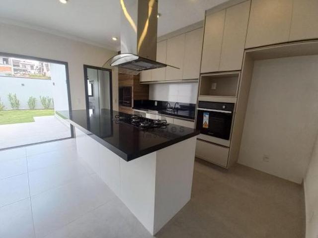 Casa para venda em Condomínio La Dolce Vita de 202.00m² com 3 Quartos, 3 Suites e 2 Garagens