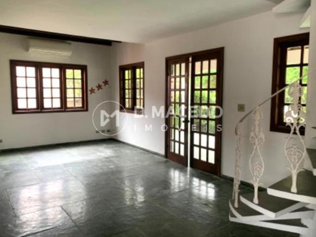 Casa para venda em Condominio Lagoinha de 210.00m² com 7 Quartos, 5 Suites e 2 Garagens