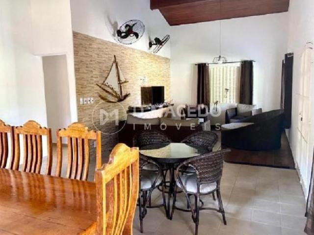 Casa para venda em Condominio Lagoinha de 222.00m² com 4 Quartos, 2 Suites e 2 Garagens