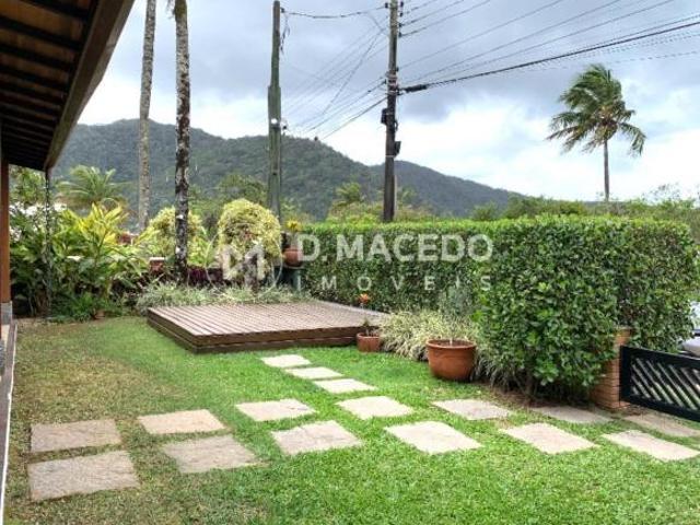 Casa para venda em Condominio Lagoinha de 231.00m² com 4 Quartos, 3 Suites e 1 Garagem