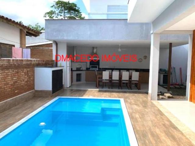 Casa para venda em Condominio Lagoinha de 240.00m² com 6 Quartos, 5 Suites e 2 Garagens