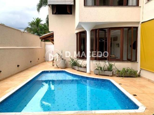 Casa para venda em Condominio Lagoinha de 257.00m² com 5 Quartos, 5 Suites e 4 Garagens