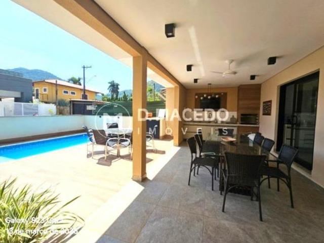 Casa para venda em Condominio Lagoinha de 370.00m² com 8 Quartos, 6 Suites e 3 Garagens