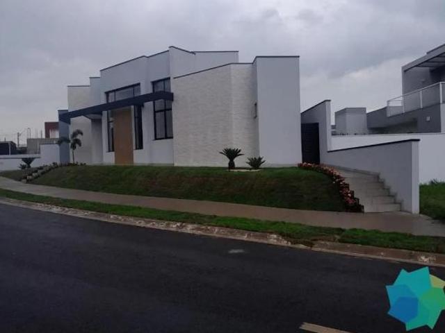 Casa para venda em Condomínio Lagos D&apos icaraí de 152.71m² com 3 Quartos, 1 Suite e 3 Garagens