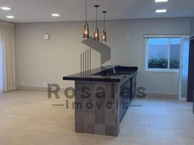 Casa para venda em Condomínio Livorno de 265.00m² com 3 Quartos, 3 Suites e 2 Garagens