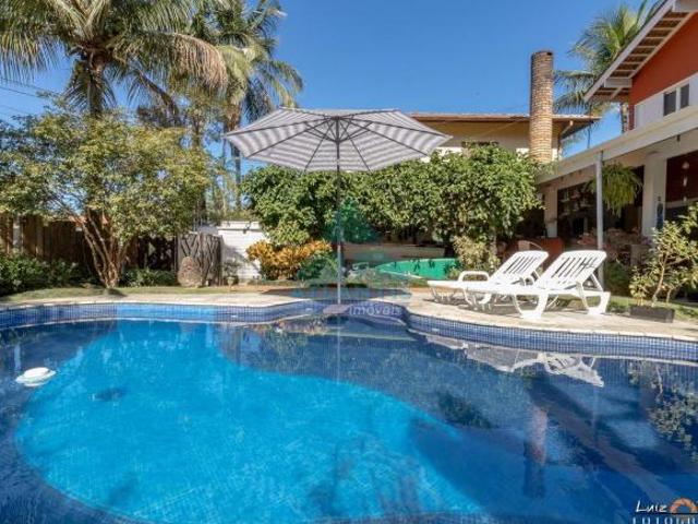 Casa para venda em Condomínio Pedra Verde de 282.00m² com 4 Quartos, 4 Suites e 3 Garagens