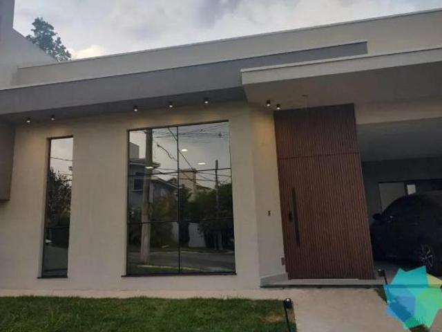 Casa para venda em Condomínio Portal De Itaici de 197.00m² com 3 Quartos, 3 Suites e 4 Garagens