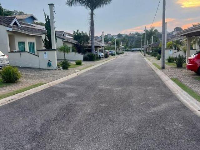 Casa para venda em condomínio próximo a avenida Lucas Atibaia