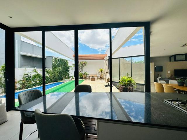 Casa para venda em Condomínio Quinta Das Tipuanas em Araraquara São Paulo de 283.00m² com 3 Quartos, 3 Suítes e 4 Garagens