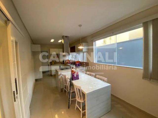 Casa para venda em Condominio Residencial Village Damha I de 194.00m² com 3 Quartos, 1 Suite e 2 Gar