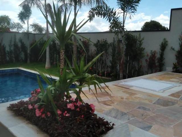 Casa para venda em Condomínio Royal Garden de 242.00m² com 4 Quartos, 4 Suites e 2 Garagens