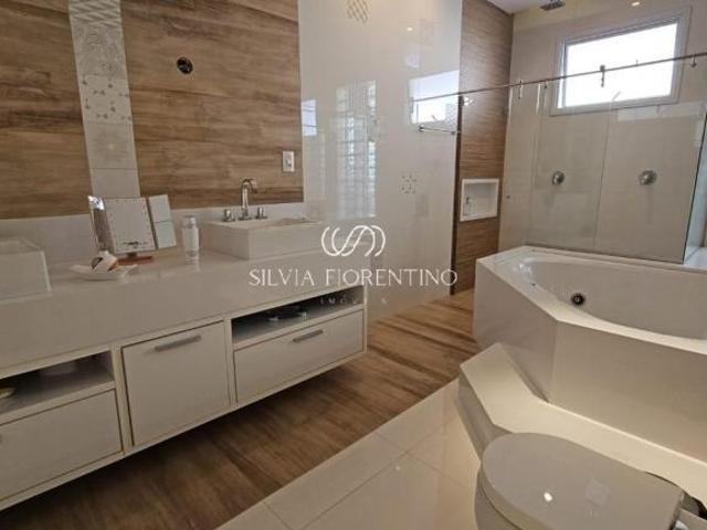 Casa para venda em Condomínio San Marco de 550.00m² com 4 Quartos, 3 Suites e 2 Garagens