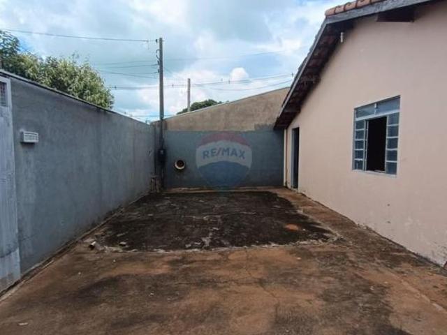 Casa para venda em Conj. Hab. Francisco José De Oliveira Ratto de 102.51m² com 2 Quartos e 4 Garagen