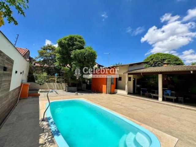 Casa para Venda em Contagem, Colonial, 4 dormitórios, 1 suíte, 3 banheiros, 8 vagas