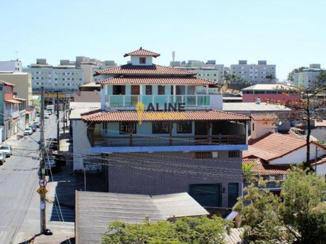 Casa para Venda em Contagem, Industrial, 3 dormitórios, 1 suíte, 3 banheiros, 3 vagas