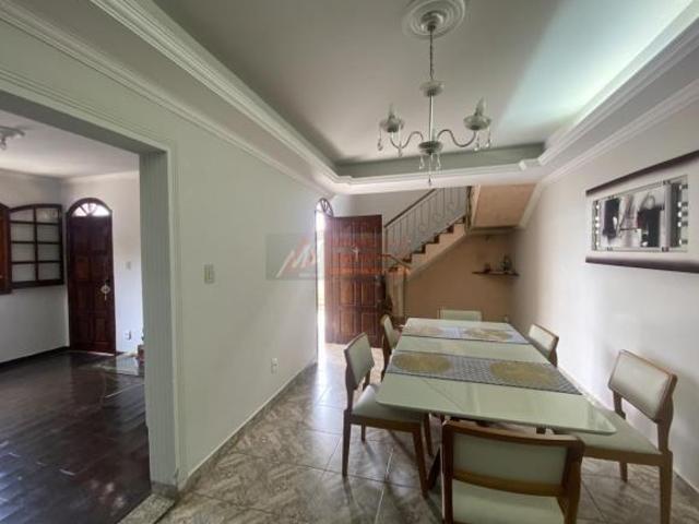 Casa para Venda em Contagem, NOSSA SENHORA DO CARMO, 3 dormitórios, 1 suíte, 2 banheiros, 8 vagas