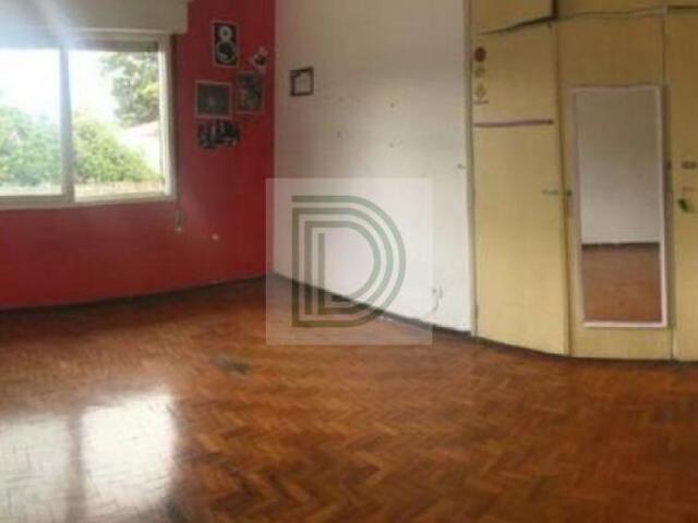 Casa para venda em corredor comercial! São 4 dormitórios