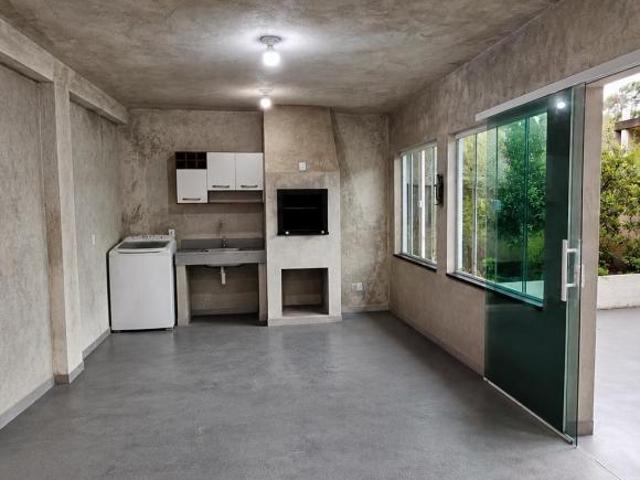 Casa para venda em Costeira de 192.00m² com 1 Quarto, 1 Suite e 3 Garagens