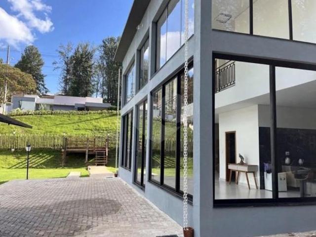 Casa para venda em Caxambu de 249.00m² com 4 Quartos, 3 Suites e 4 Garagens
