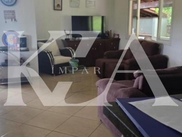 Casa para venda em Cafezal V de 278.29m² com 3 Quartos, 1 Suite e 8 Garagens