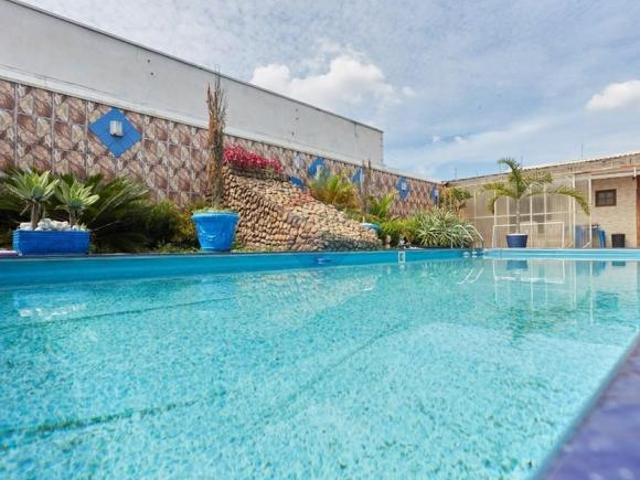 Casa para venda em Cajuru de 344.00m² com 3 Quartos, 1 Suite e 5 Garagens
