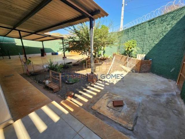 Casa para Venda em Caldas Novas, Mansões Águas Quentes, 3 dormitórios, 1 suíte, 1 banheiro, 1 vaga