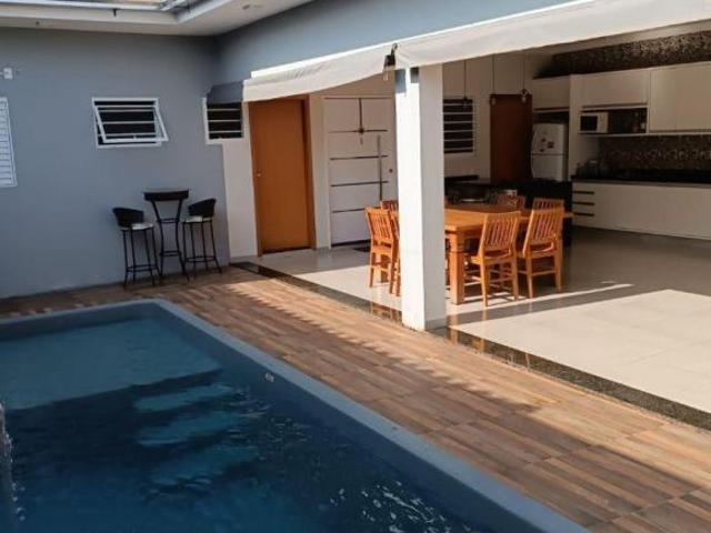 Casa para venda em Caminho das Águas de 240.00m² com 3 Quartos, 1 Suite e 2 Garagens