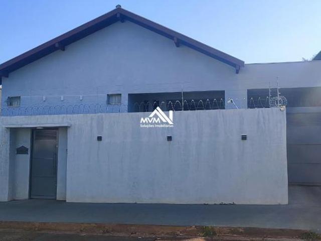 Casa para Venda em Campo Grande, Amambaí, 3 dormitórios, 3 suítes, 4 banheiros, 2 vagas