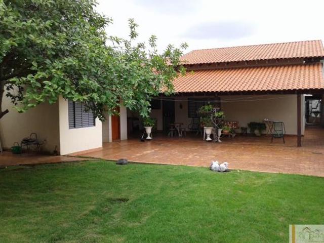 Casa para Venda em Campo Grande, Vila Taveirópolis, 2 dormitórios, 1 suíte, 3 banheiros, 3 vagas