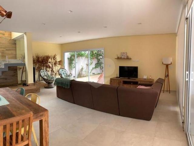 Casa para venda em Campo Largo de 230.00m² com 3 Quartos, 1 Suite e 4 Garagens