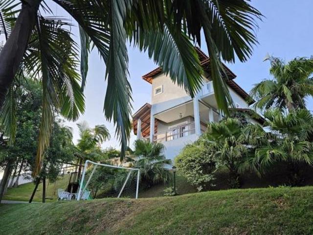 Casa para venda em Campo Largo de 300.00m² com 4 Quartos, 2 Suites e 6 Garagens