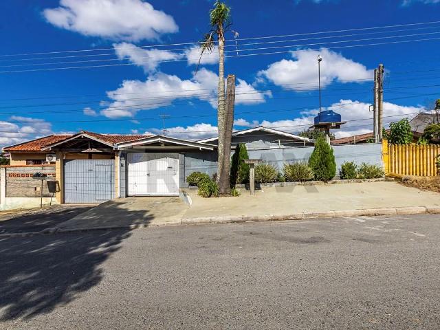 Casa para venda em Campo Pequeno em Colombo Paraná de 180.00m² com 4 Quartos e 3 Garagens